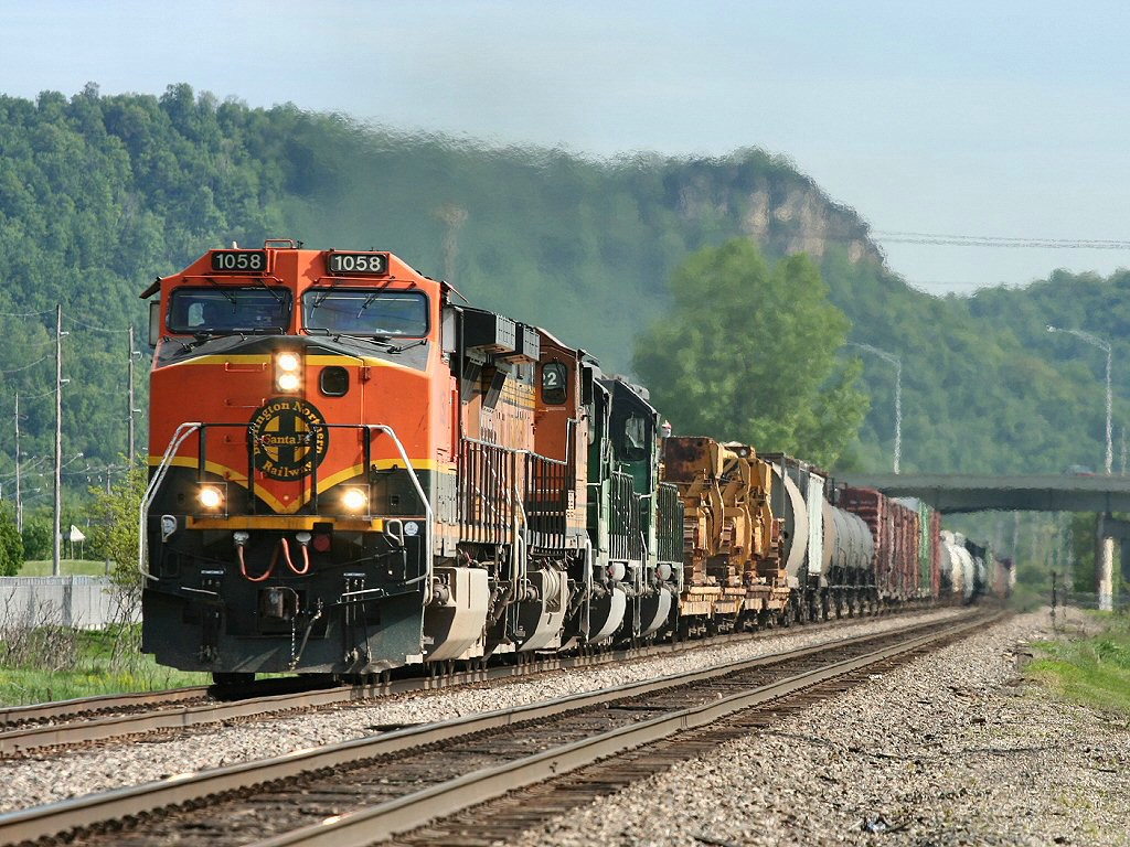 BNSF 1058